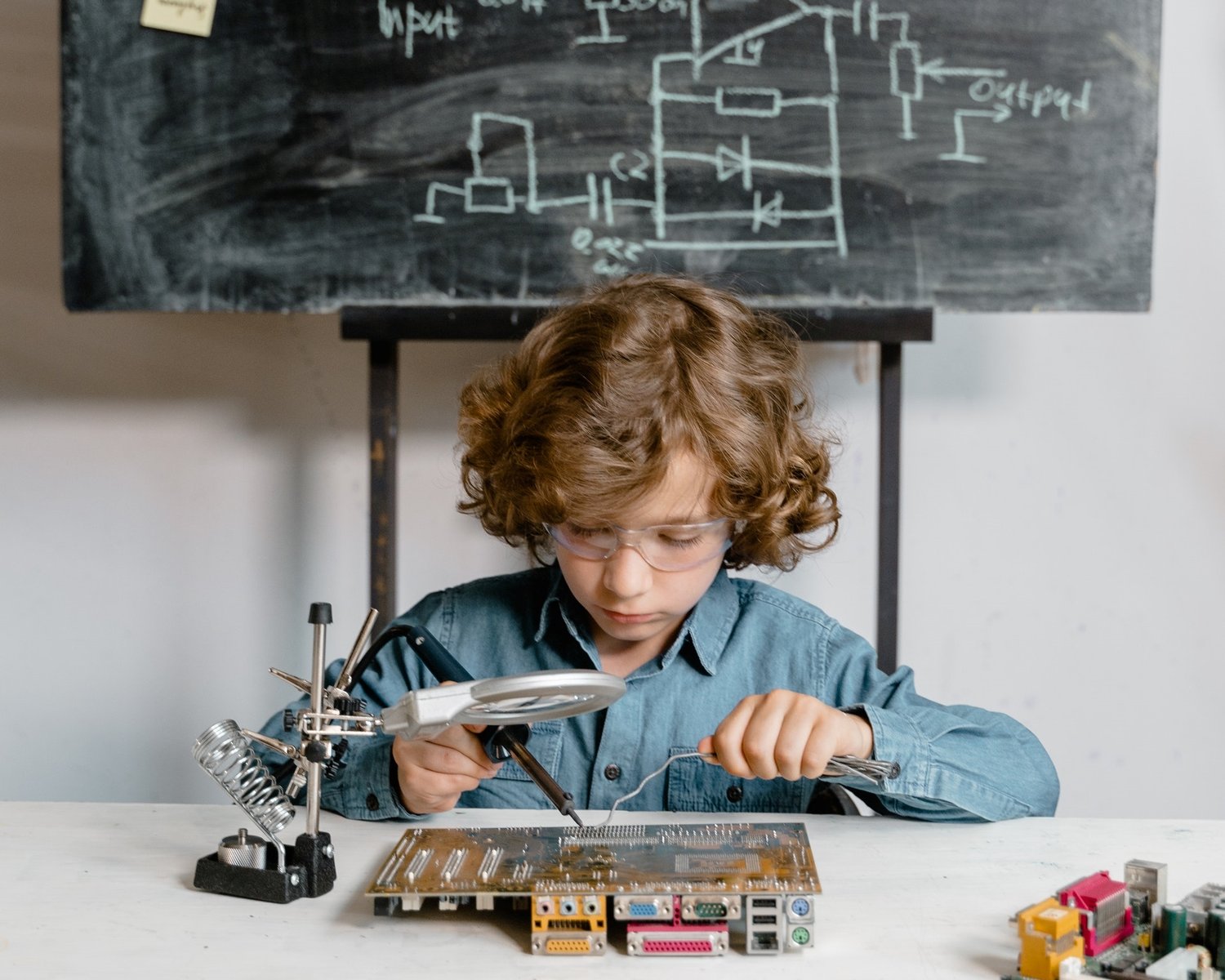 The 5 Basic Electronic Components Used in Robotics. - EcoRobotik